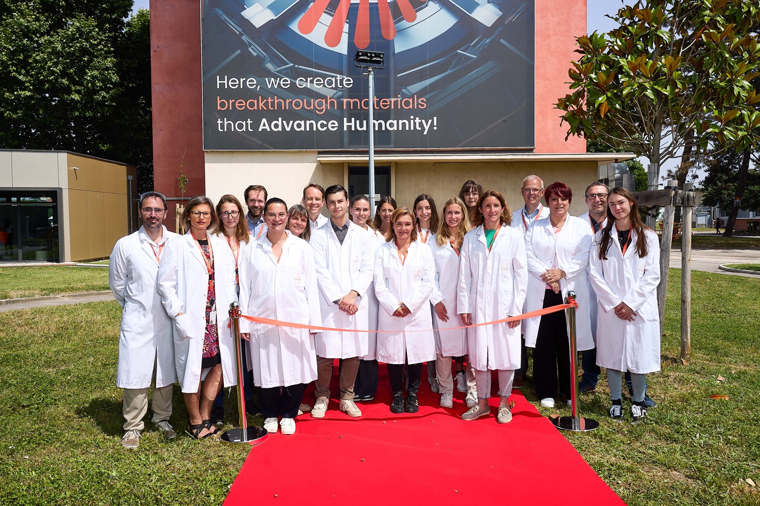 Syensqo opens microbiology lab in Lyon - European Coatings